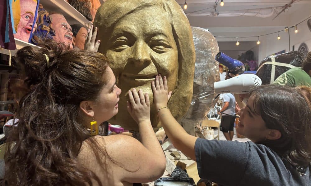 Los cabezudos de Puerto Rico alzan la voz por la paz mundial, la ...