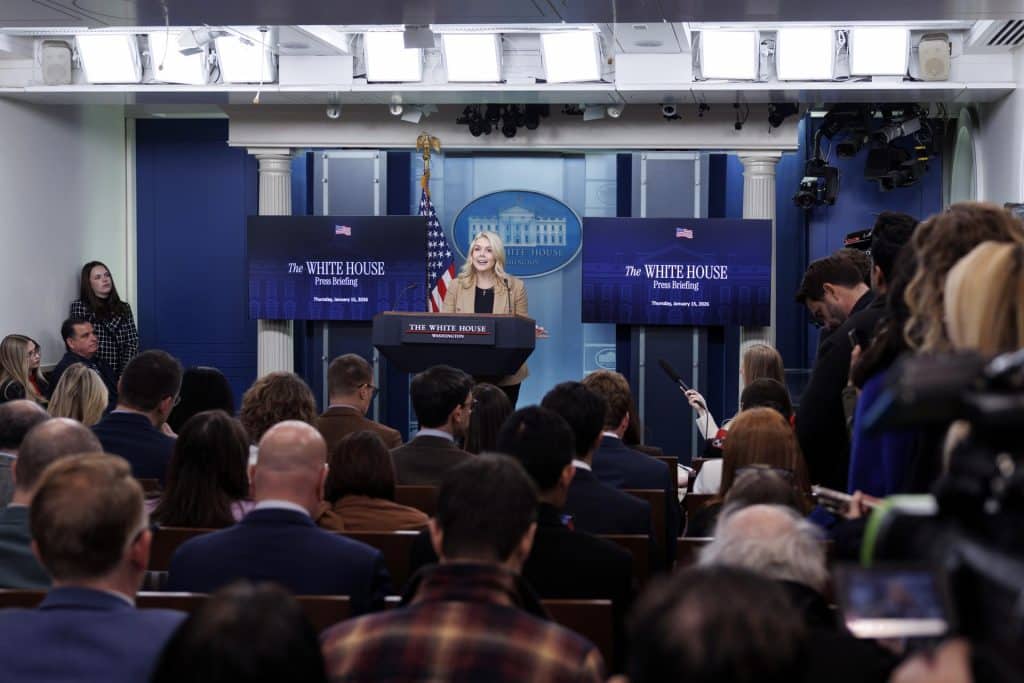 Vocera de la Casa Blanca dice que Trump “bromeaba” sobre cancelar ...